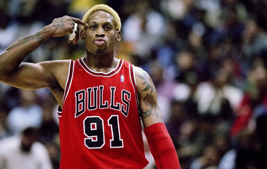 Ex-Lakers revela que Dennis Rodman usava batom como tática defensiva