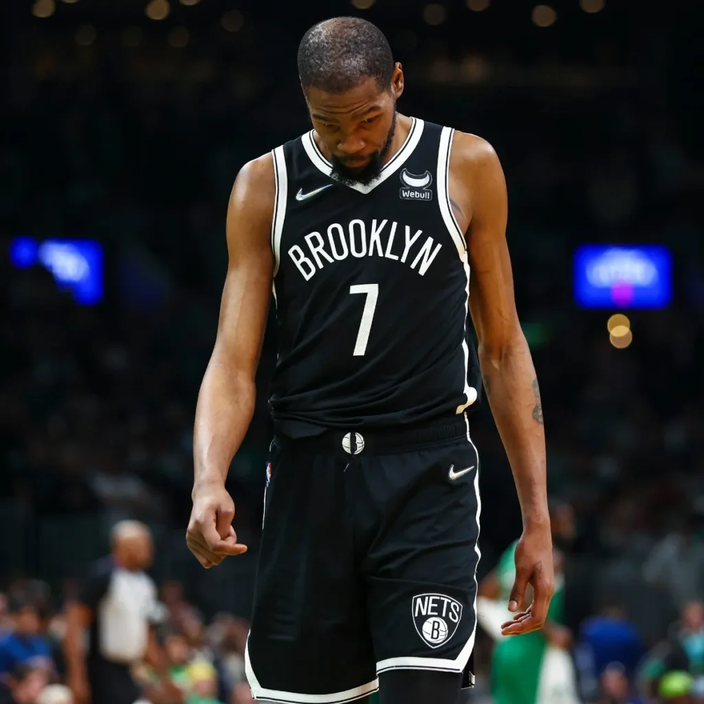 Kevin Durant ganha data para retorno após nova lesão